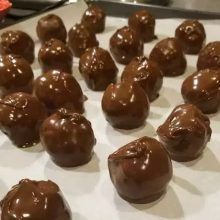 CHOCOLATE RICE KRISPIE BALLS - Delish Grandma's Recipes