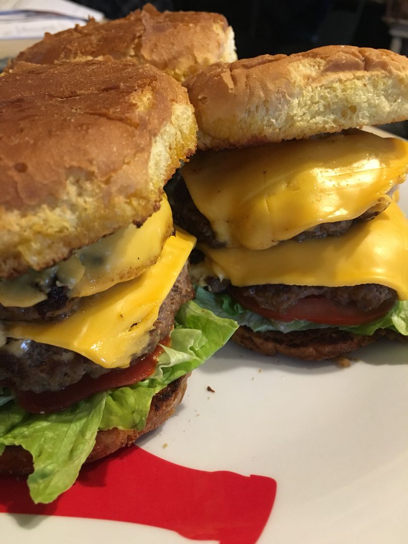 CLASSIC SMASHED BURGER - Delish Grandma's Recipes