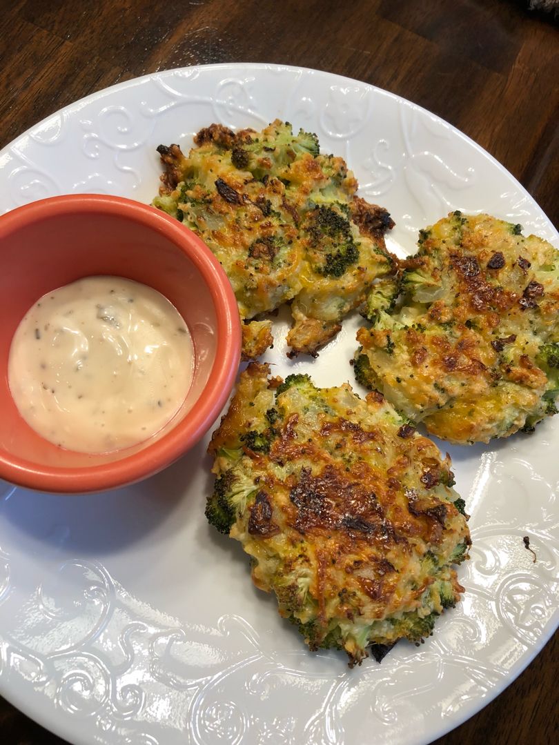 BAKED CHEESE BROCCOLI PATTIES - Delish Grandma's Recipes