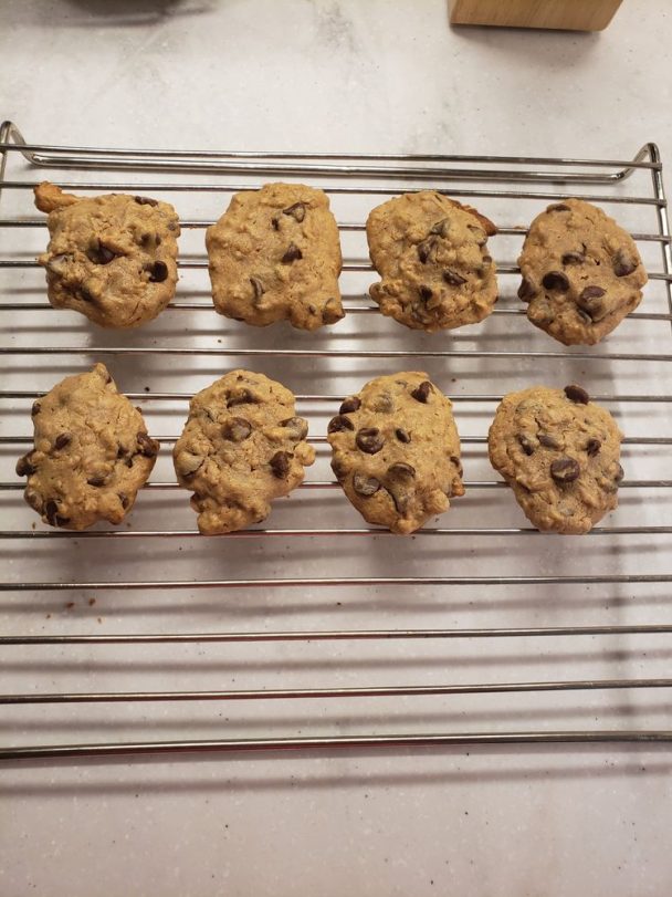 PEANUT BUTTER OATMEAL CHOCOLATE CHIP COOKIES - Delish Grandma's Recipes