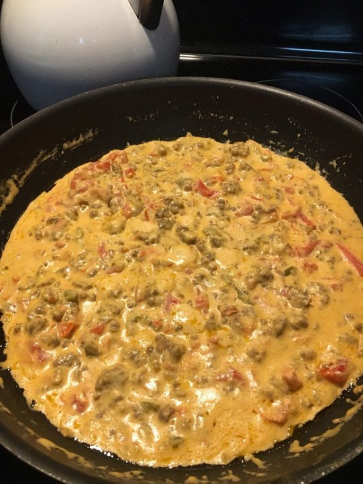 3-INGREDIENT CREAM CHEESE SAUSAGE DIP - Delish Grandma's Recipes