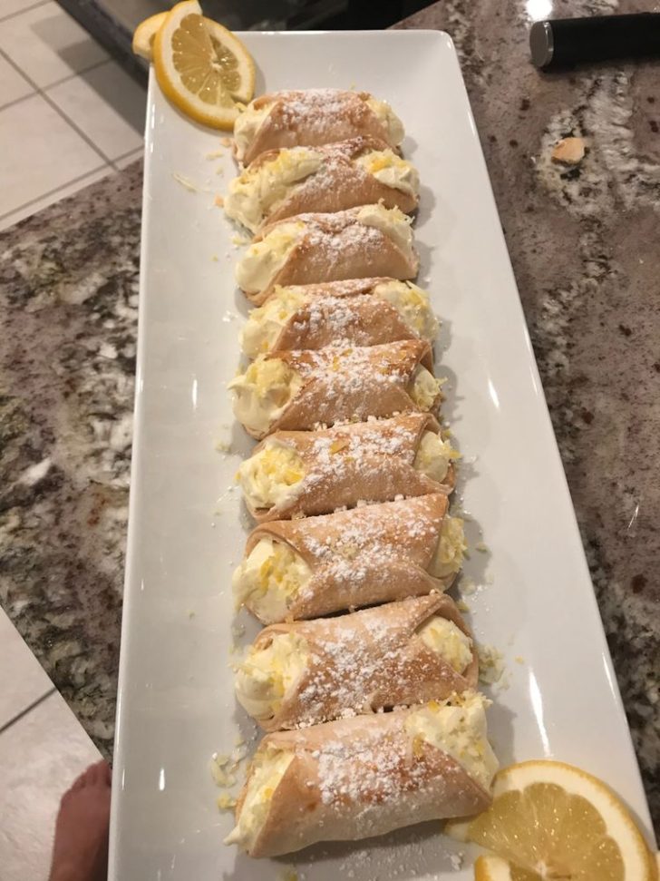 LEMON MERINGUE PIE CANNOLI - Delish Grandma's Recipes